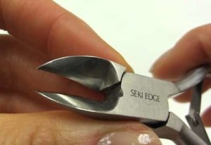 Easy Procedure How to Soften and Cut Hard and Thick Toenails | IYTmed.com